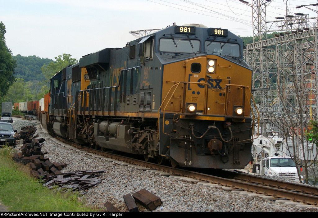 CSXT 981 on Q13603 at 10mph over the every-fifth-tie-is-wood rr track